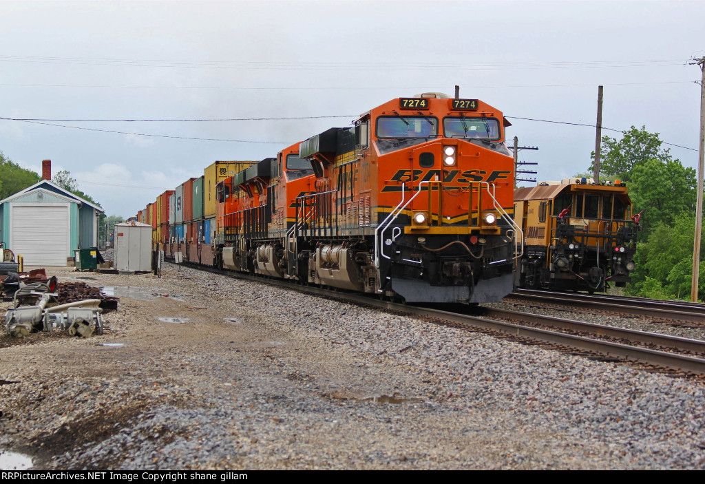 BNSF 7274 Gets under way!!